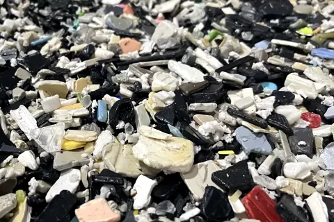 How to recycle rigid plastics to produce plastic pellets?