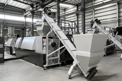 What is PET Plastic? PET Recycling Machine Selection Guide