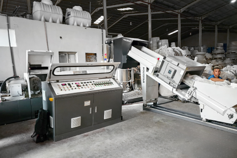 Suudi Arabistan'a Uygun Fiyatlı Plastik Granül Makinası Kurulumu